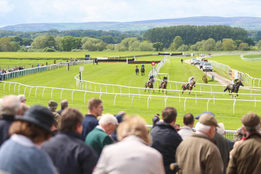 Bangor on Dee Racecourse - Gogledd Ddwyrain Cymru - North East Wales
